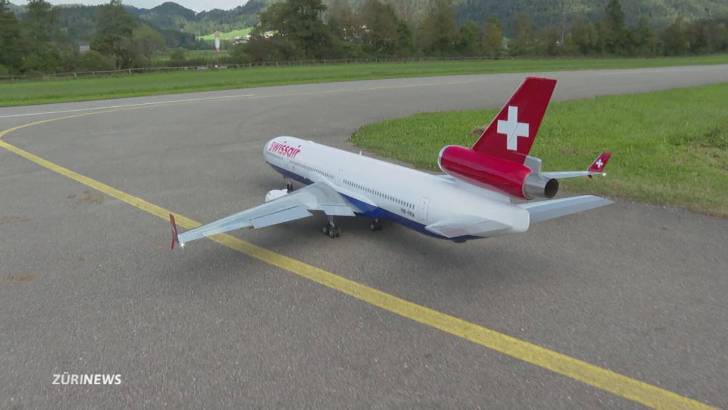 Grösste Modellflug-Show der Schweiz im Säuliamt | TeleZüri
