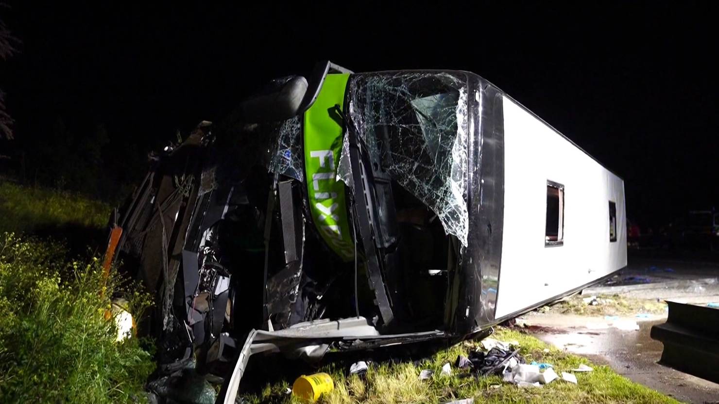 1 Toter und mehr als 70 Verletzte bei Flixbus-Unfall | Radio Argovia