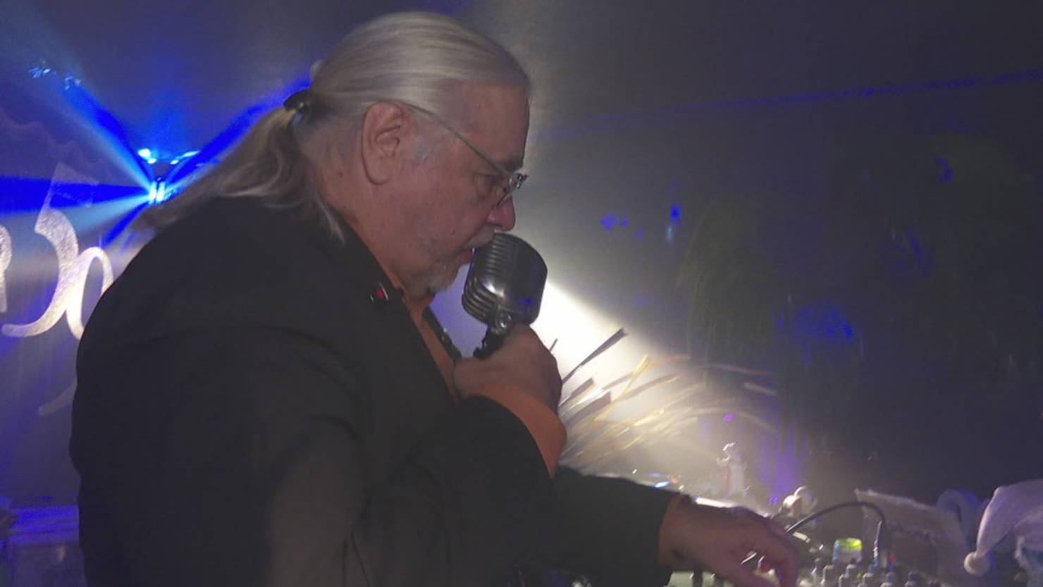 Unterwegs mit dem ältesten Profi-DJ der Schweiz | Tele1