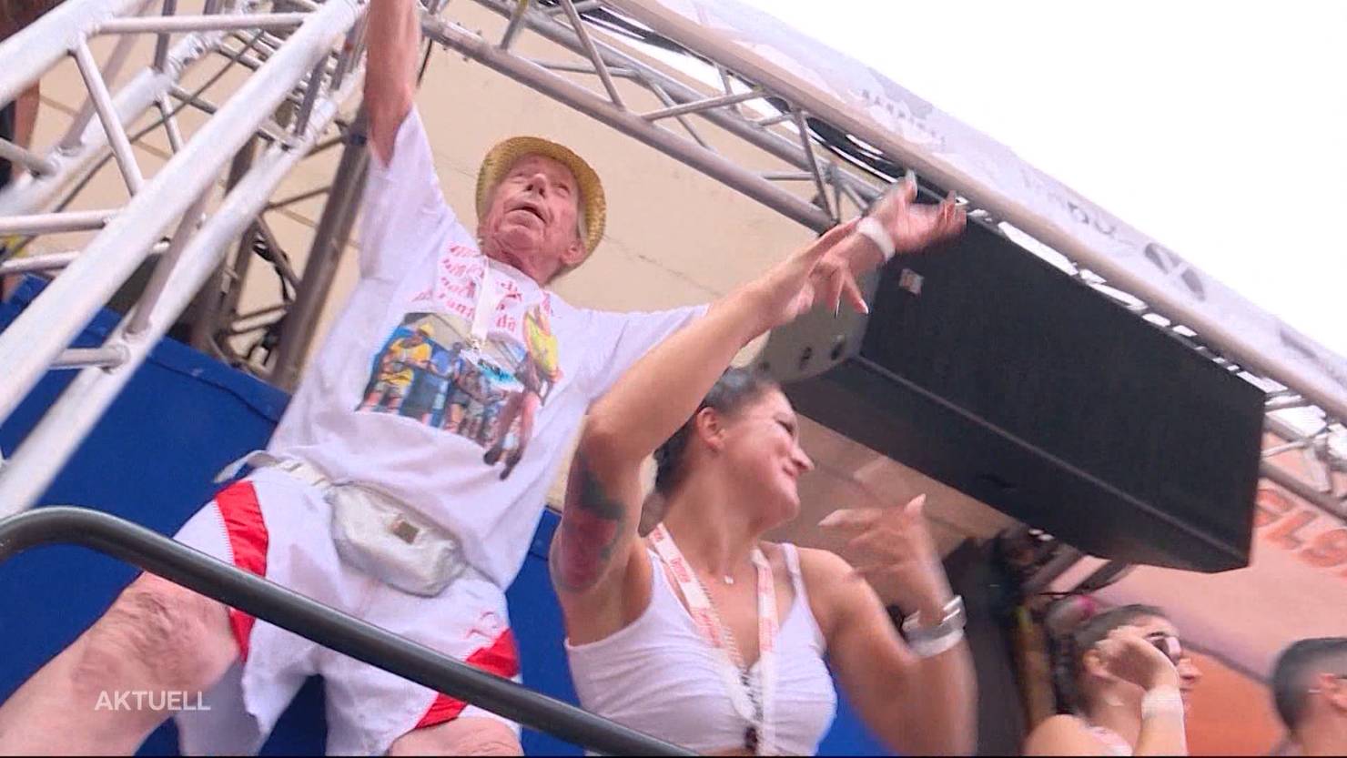Techno-Opa tanzt an Streetparade mit | TeleM1
