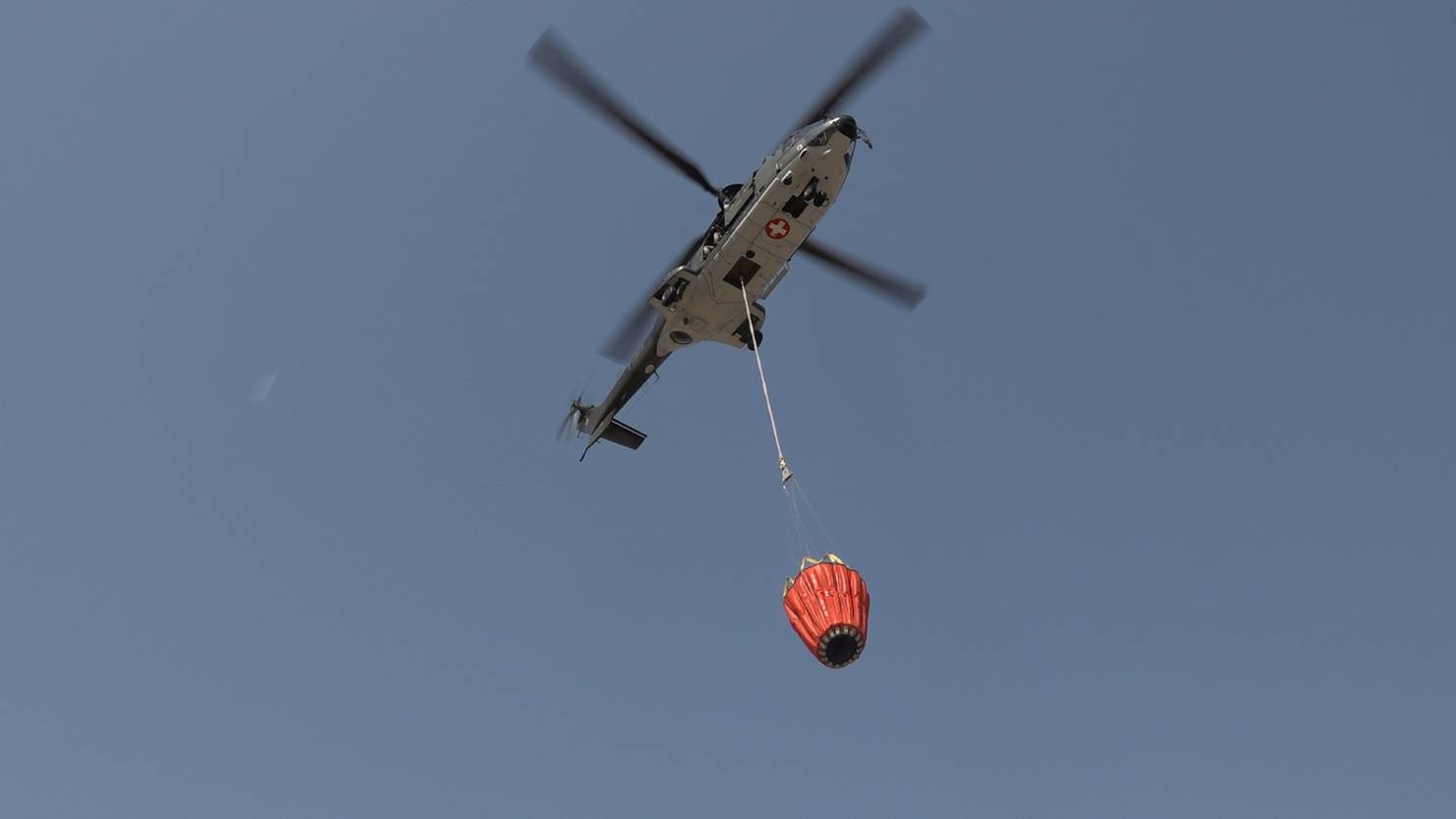 So erleben die Schweizer Heli-Piloten den Einsatz in Griechenland | TeleM1