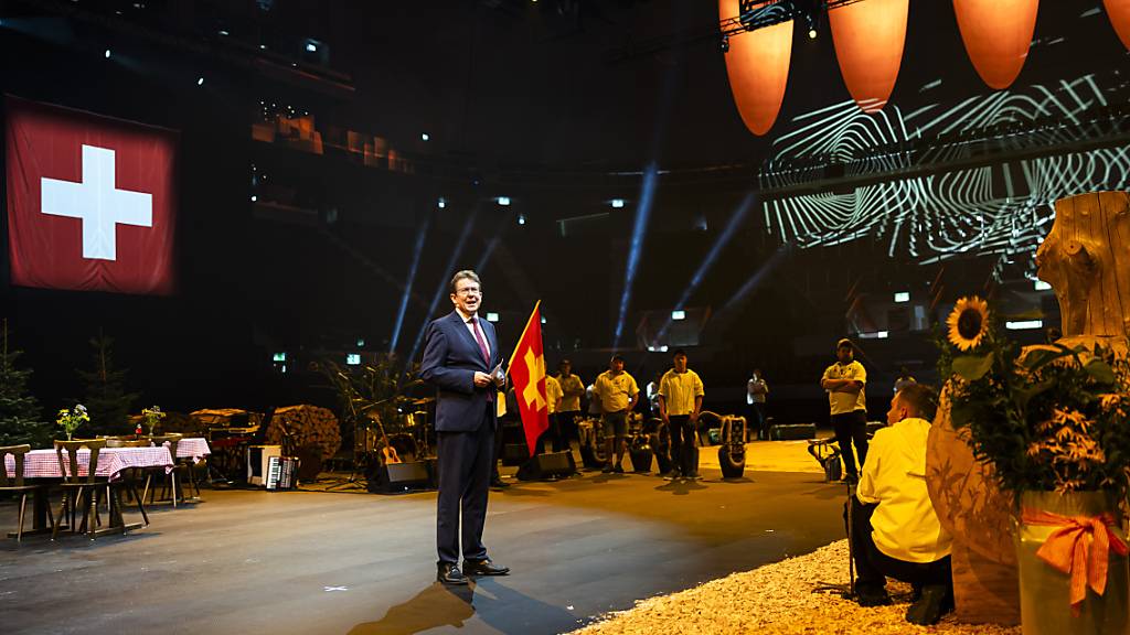 SVP-Präsident Marco Chiesa will keine 10-Millionen-Schweiz | Radio Central