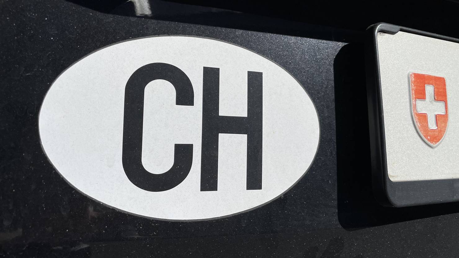 Wann braucht es einen CH-Kleber am Auto? | Radio 32