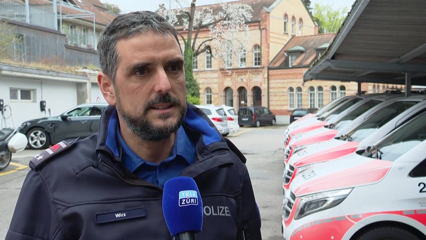 Winterthurer Polizei sucht Grüsel-Spanner | TeleZüri