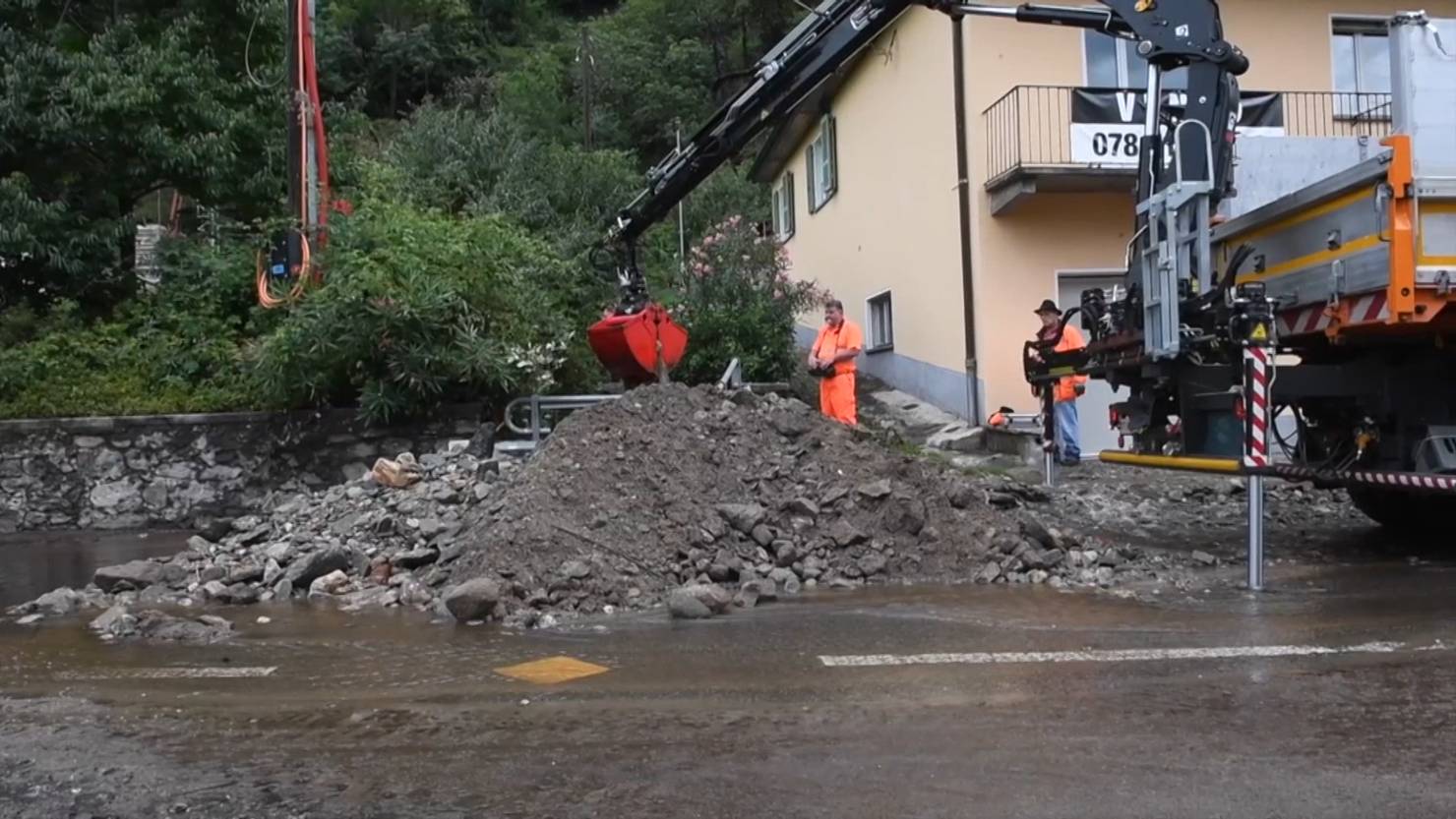 Erdrutsche und Strassen unter Wasser im Tessin | Radio Argovia Erdrutsche und Strassen unter Wasser im Tessin | Radio Argovia