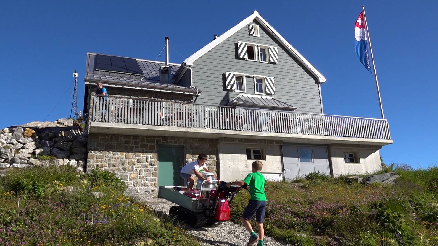 Rotsteinpass - Familienalltag im Berggasthaus | TeleZüri