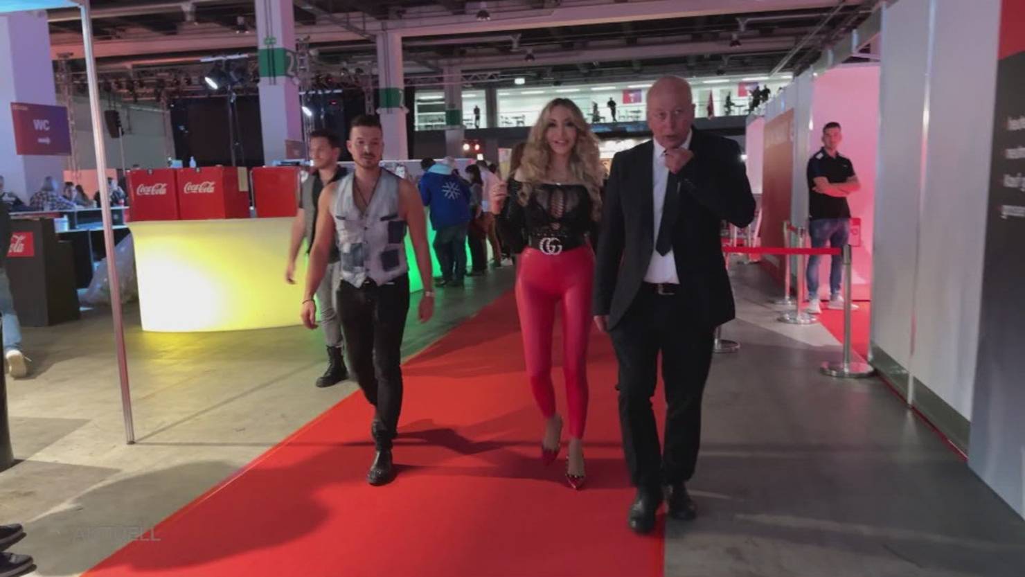 Dolly Buster in Zürich: die ehemalige Pornodarstellerin begeistert ihre Fans an der Extasia ...