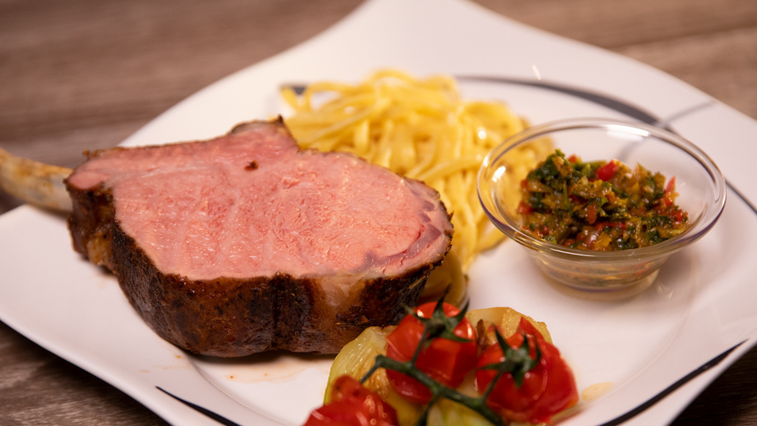 Kalbskrone mit selbstgemachten Teigwaren und Pak Choi von Patrick ...