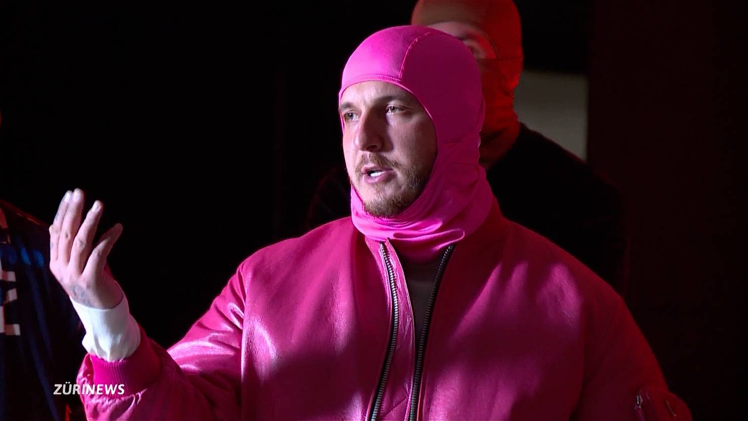 Keine Bewilligung: Video-Dreh von Rapper Mozzik wird von Polizei ...