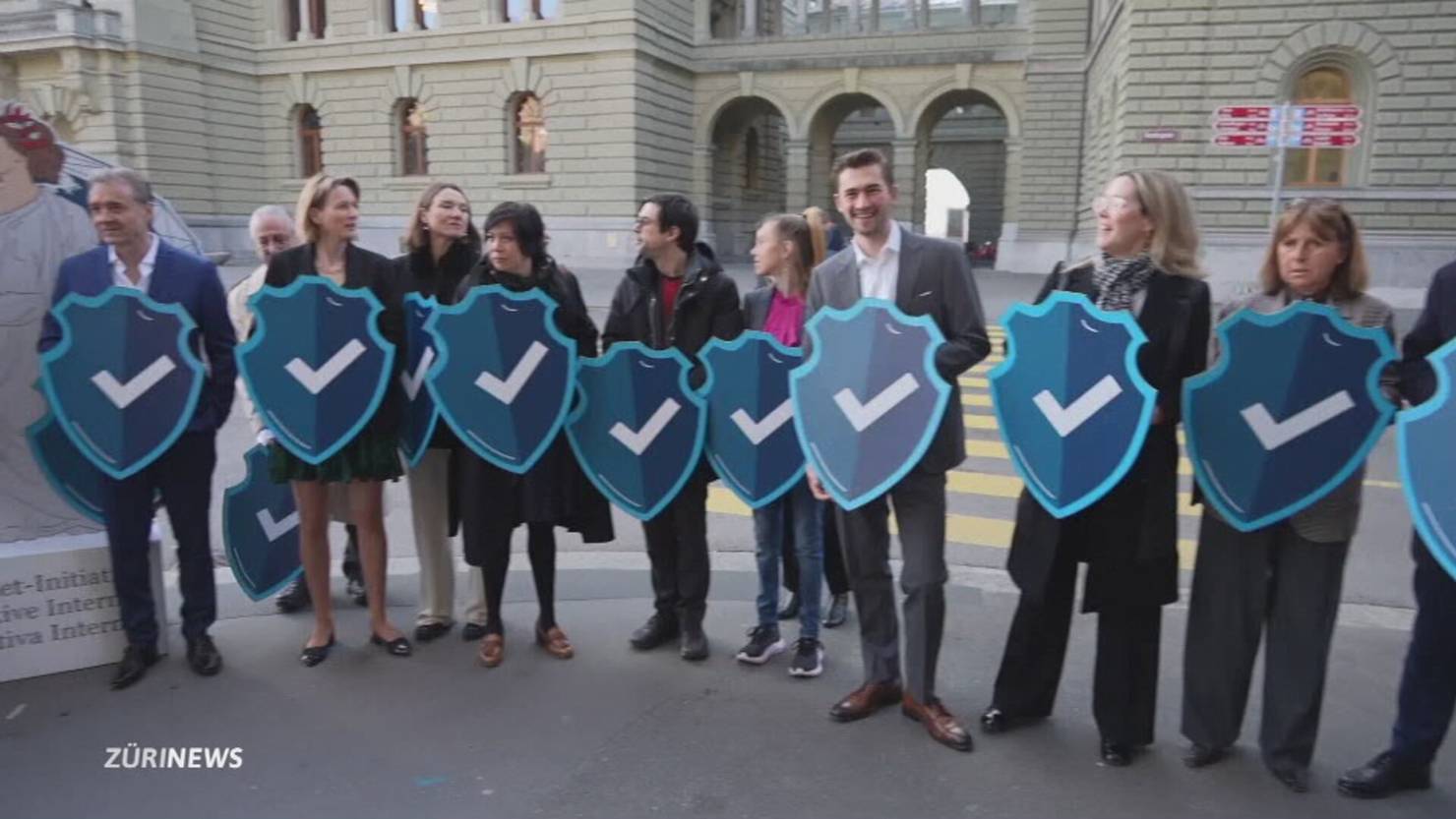 Fake-News und Co: Internet-Initiative will Tech-Konzerne in die Pflicht ...