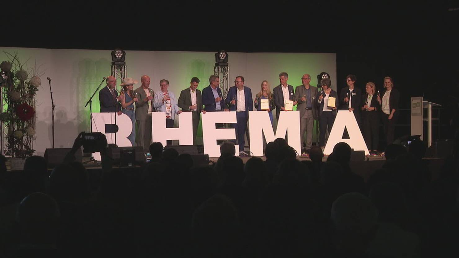 Tanzen, trinken und Kontaktpflege: Die «Rhema» in Altstätten ist ...