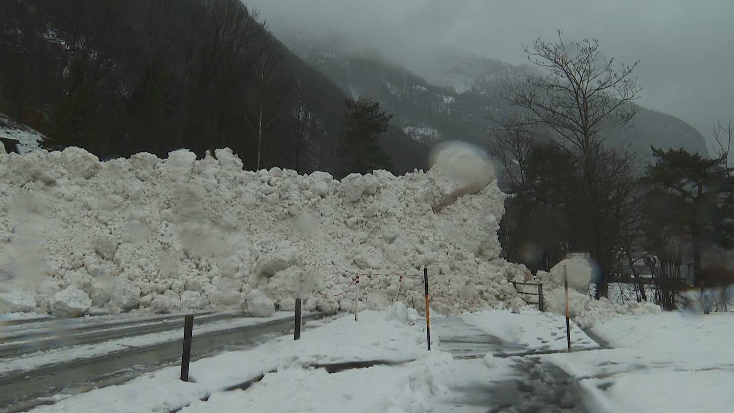 Lawine in Uri - Schneechaos auf den Strassen | TeleZüri