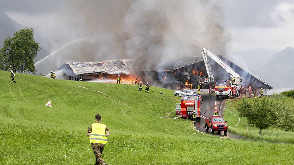Kanton unterstützt Feuerwehr Alpnach OW mit neuem Tanklöschfahrzeug ...
