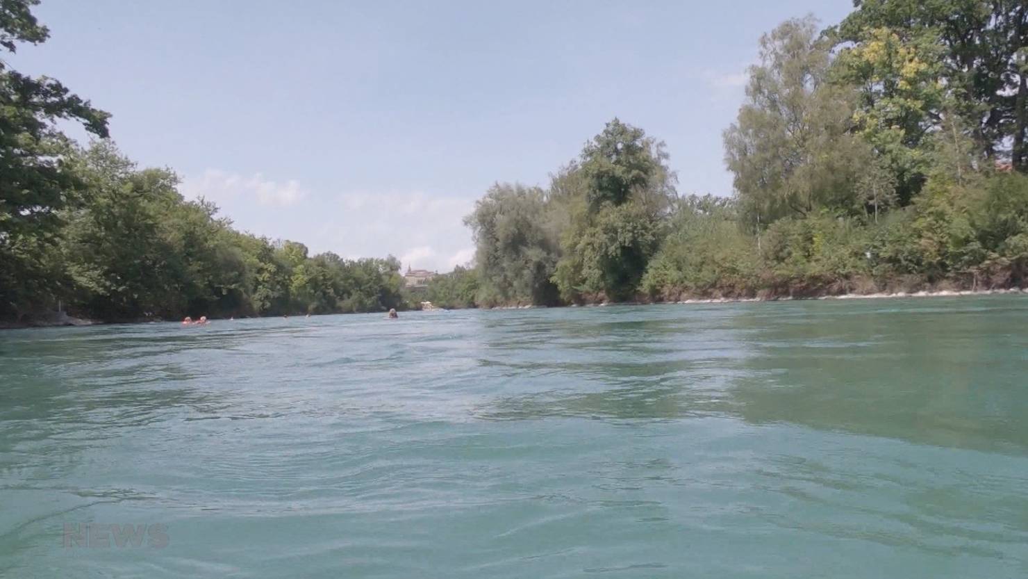 Die Berner Aare ist wieder bebadbar: Nach dem Hochwasser sind alle ...