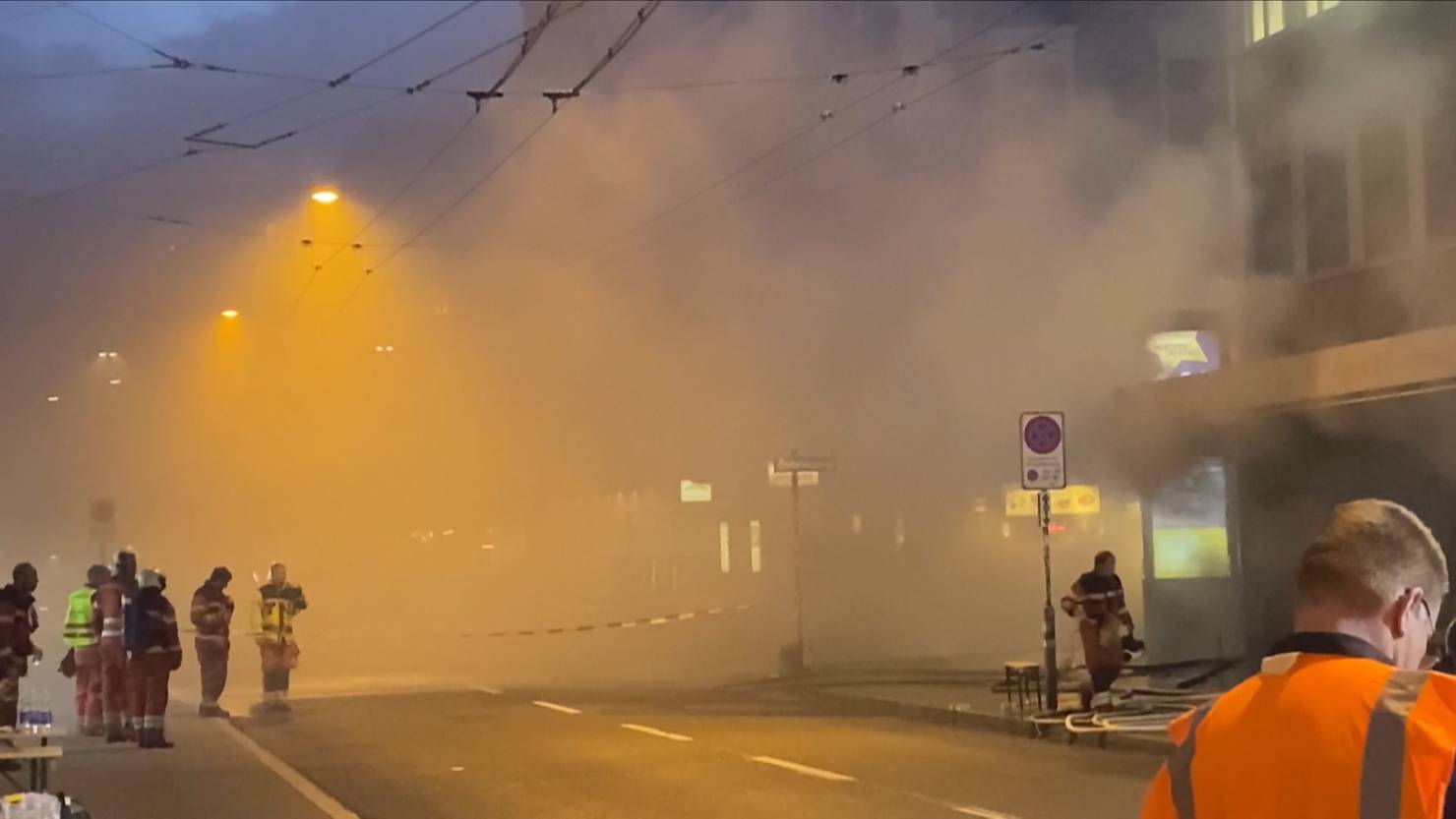 Rauch und giftige Brandgase: Grosseinsatz wegen Kellerbrand an Zürcher ...