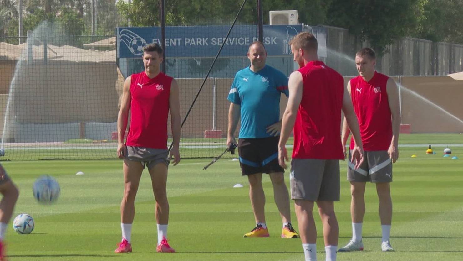 Hopp Schwiiz Magazin: Wir begleiten den Materialwart der Schweizer Nati ...