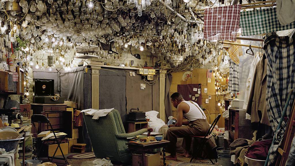 Grosse Jeff Wall-Retrospektive in der Fondation Beyeler | Radio Central