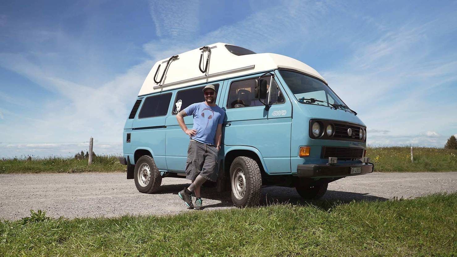 Heinz Hüsler zeigt seinen selbst ausgebauten VW T3 mit Allrad und ...