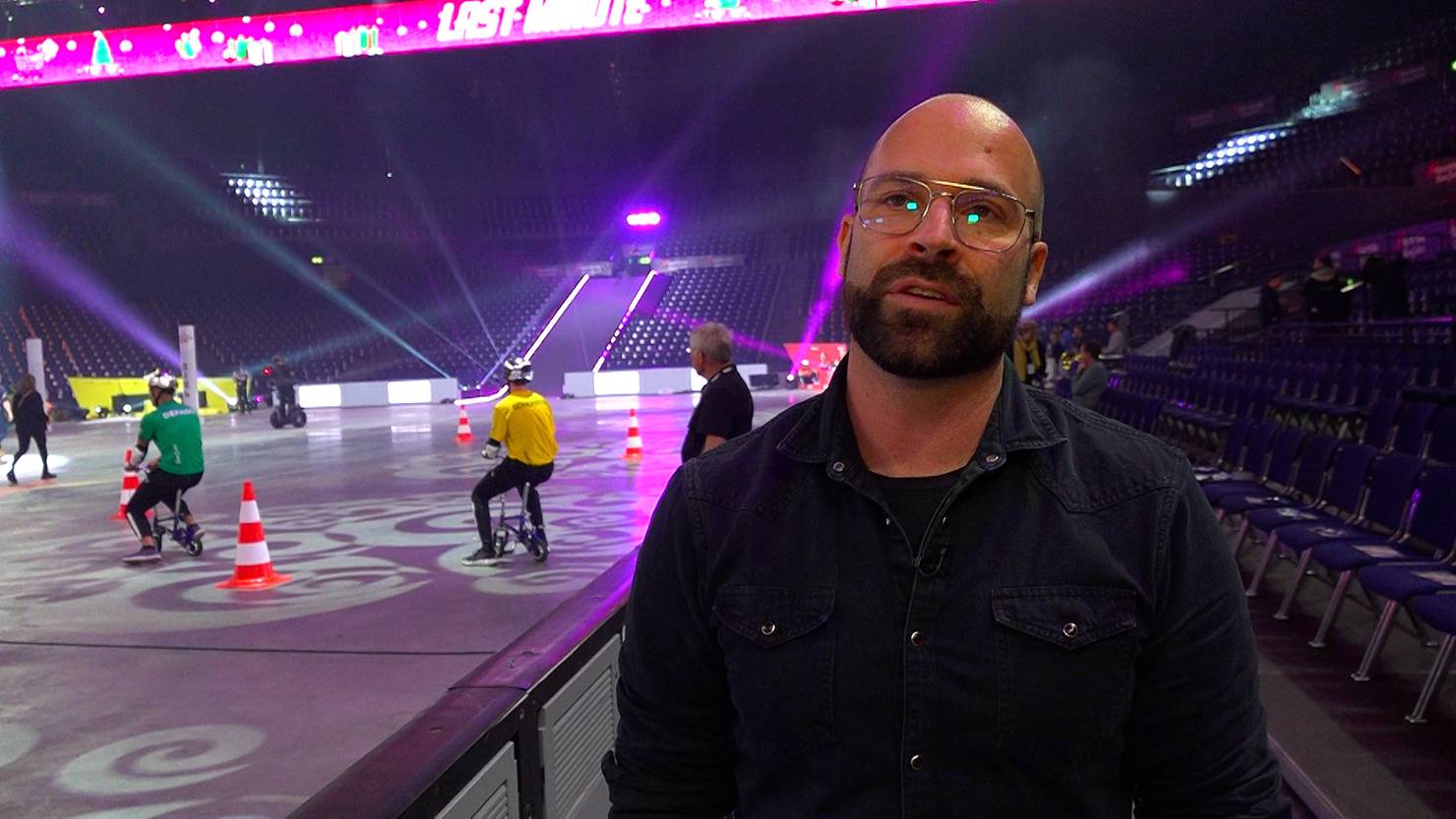 Der Mann Der Im Hallenstadion Den Takt Vorgibt Telem1
