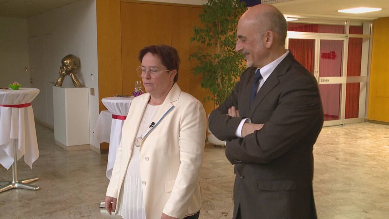 Schweizer Annäherungsversuch: Martullo-Blocher lädt US-Botschafterin ...