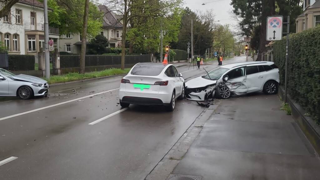 Unfall legt Morgenverkehr in der Stadt Zürich lahm | Radio Central