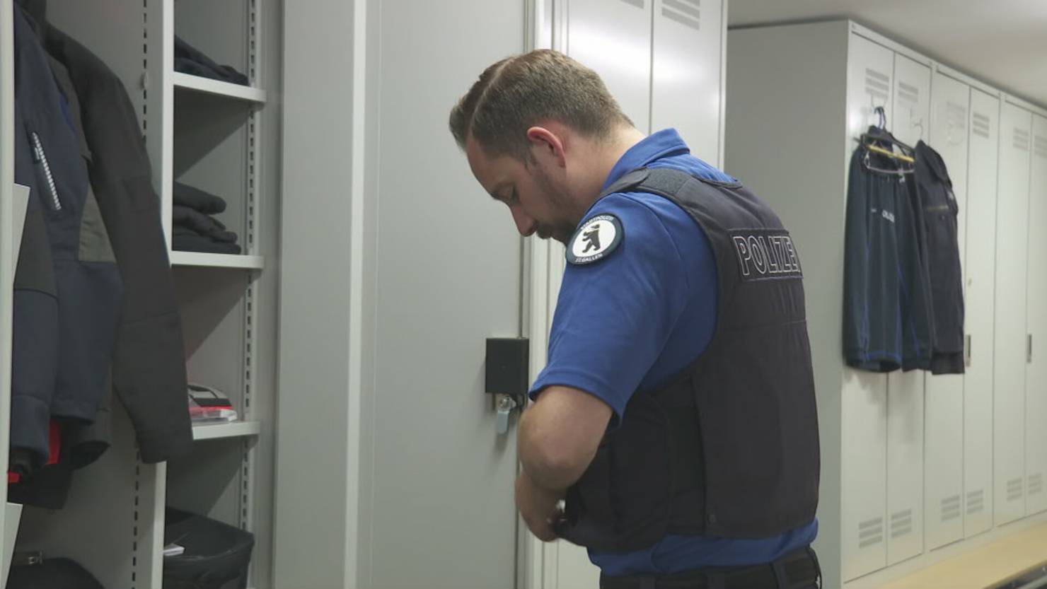 Bei der Stadtpolizei muss jetzt sogar der Mediensprecher an die Front ...